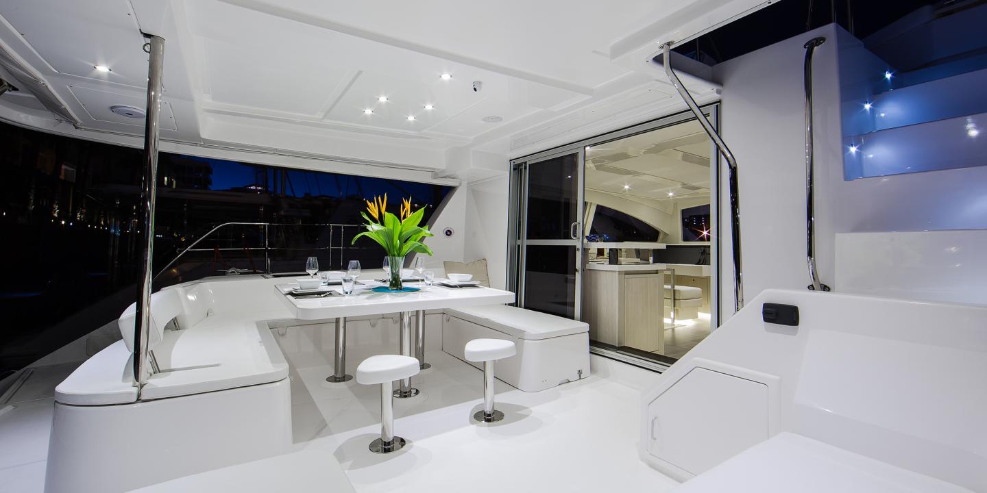 Robertson and Caine 514 POWER-CAT - Artisans of Yachting